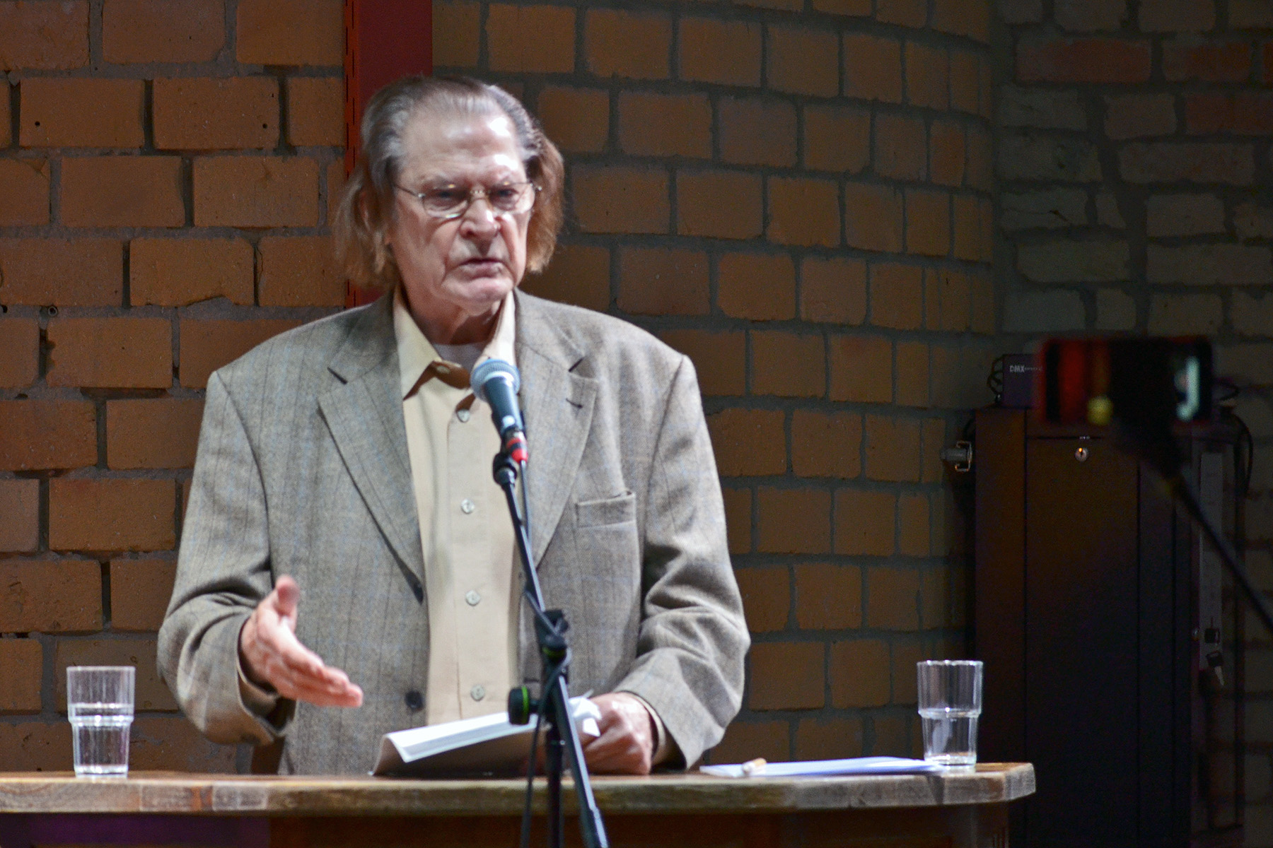 „Niemand soll hungern, ohne zu frieren“ von Wolfgang Bittner ...